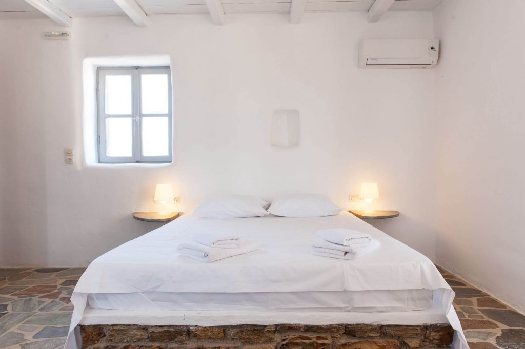 Soros Beach Antiparos | Hotel » Bar » Restaurant